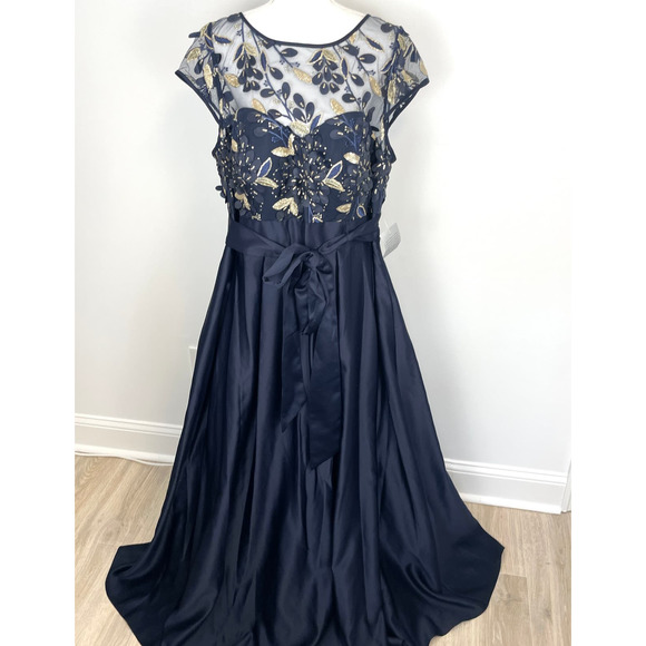 Xscape | Dresses | Xscape 3d Floral Applique Illusion Bodice Ball Gown ...